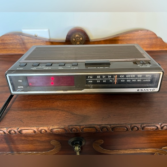 SANYO | Media | Vintage Sanyo Clock Radio 98s Stranger Things | Poshmark